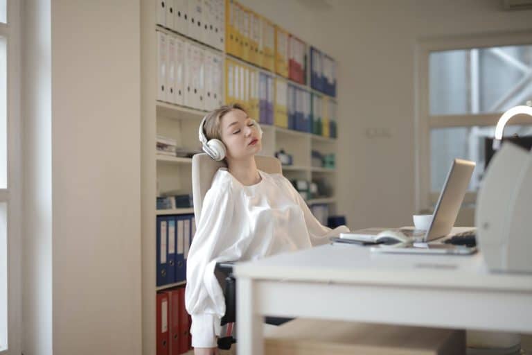 What To Listen To While Sleeping 5 Things To Listen To Slumber And Smile what-to-listen-to-while-sleeping-5-things-to-listen-to-slumber-and-smile