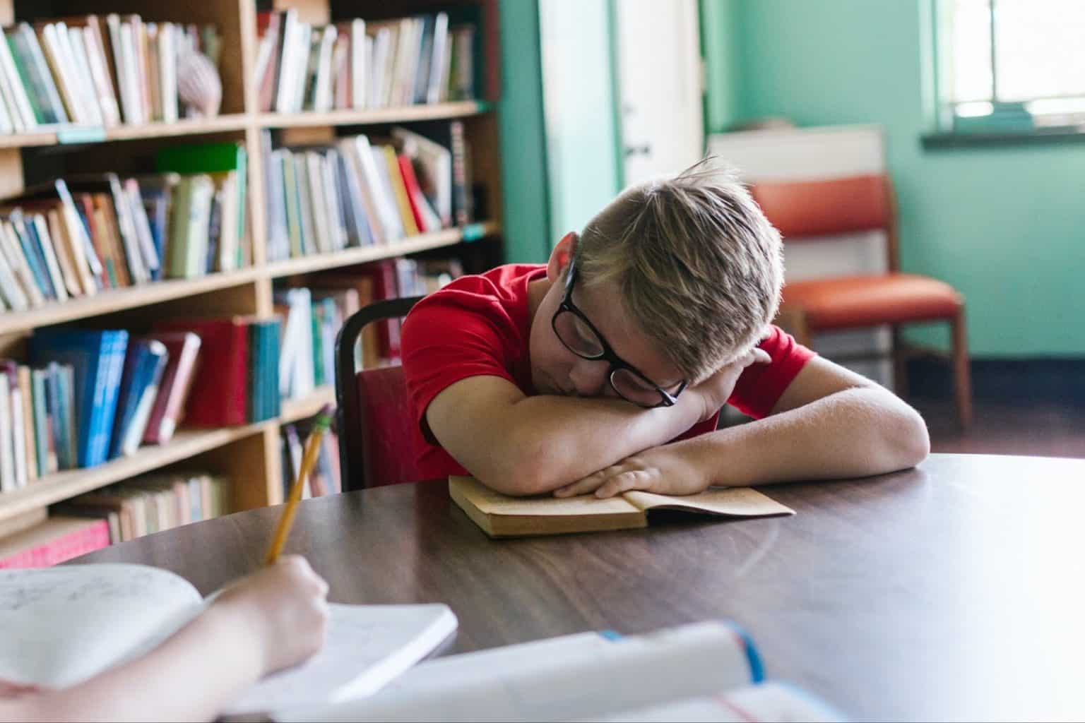 Why Do I Get Sleepy When I Read? - Slumber And Smile